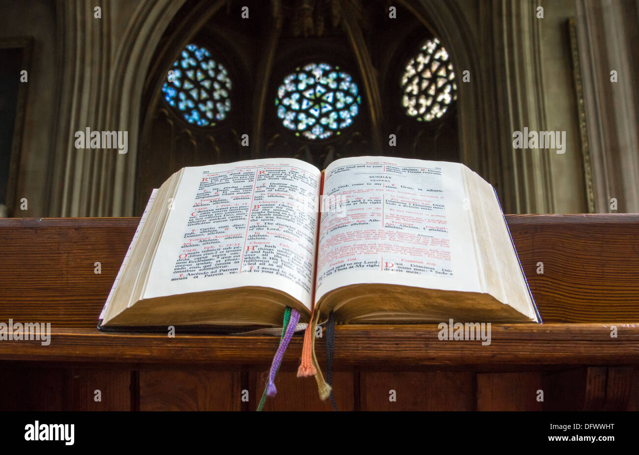 Open bible stained glass hi-res stock photography and images - Alamy