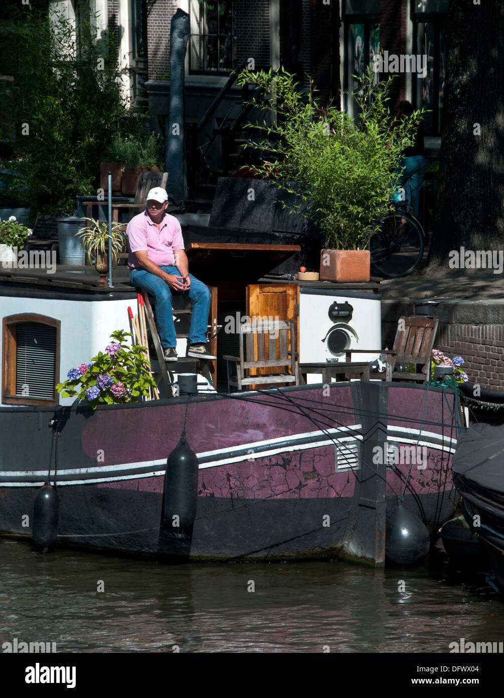 Amsterdam Netherlands canal house city town boat Stock Photo - Alamy