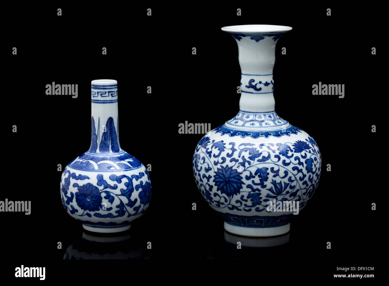 Traditional Chinese blue and white porcelain vases Stock Photo - Alamy