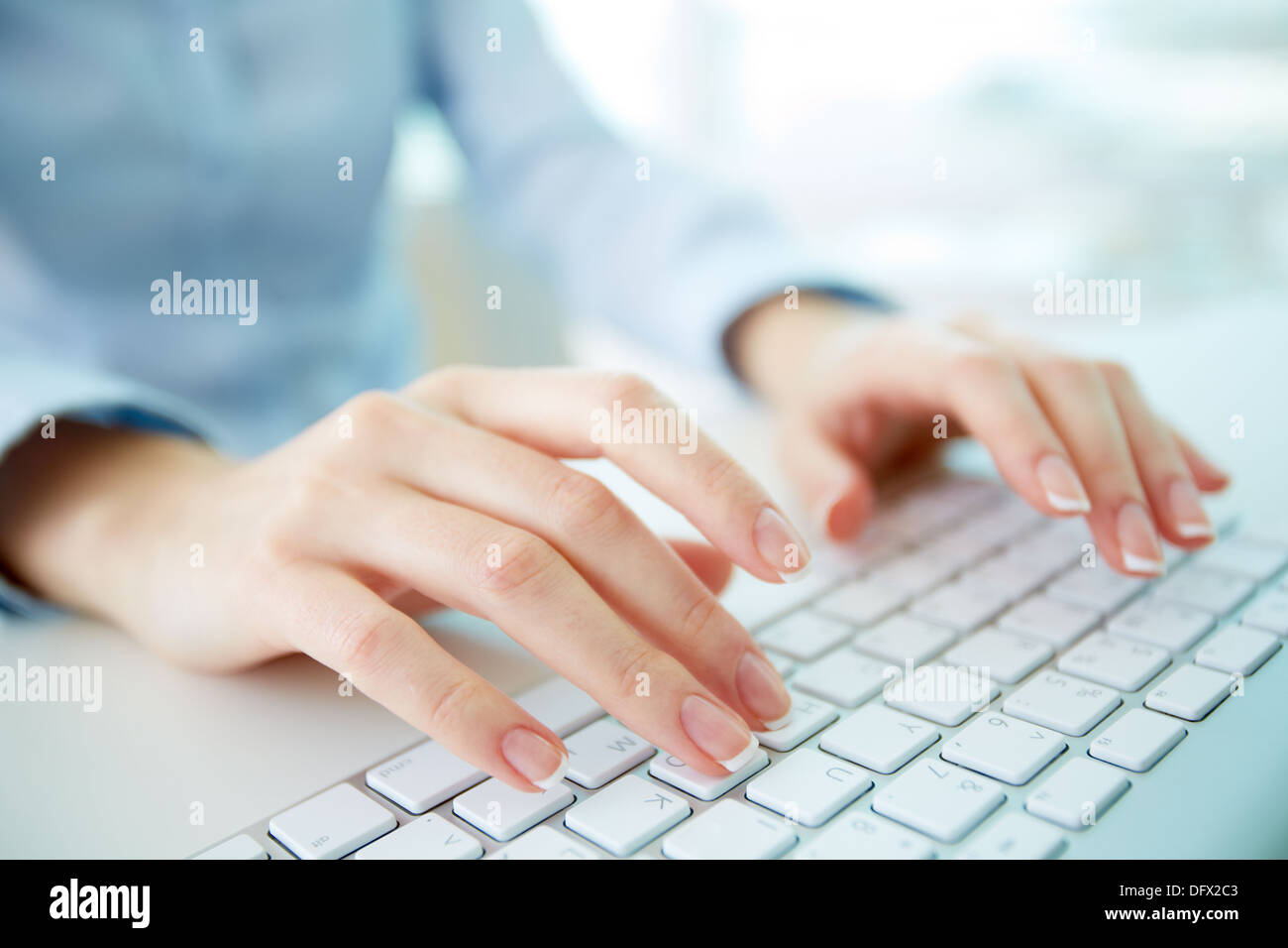 Worker typing hi-res stock photography and images - Alamy