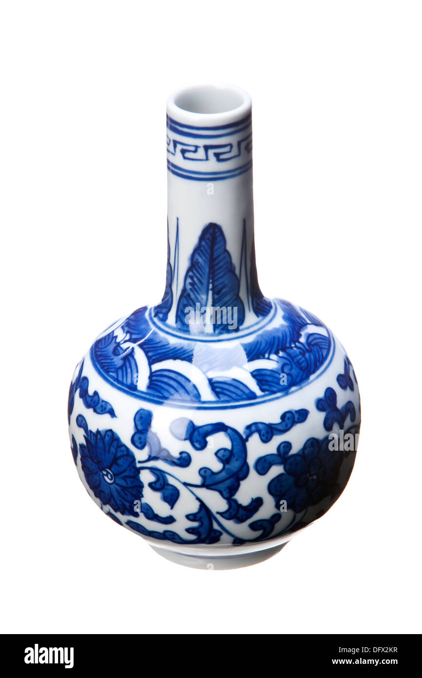 Traditional Chinese blue and white porcelain vase Stock Photo - Alamy