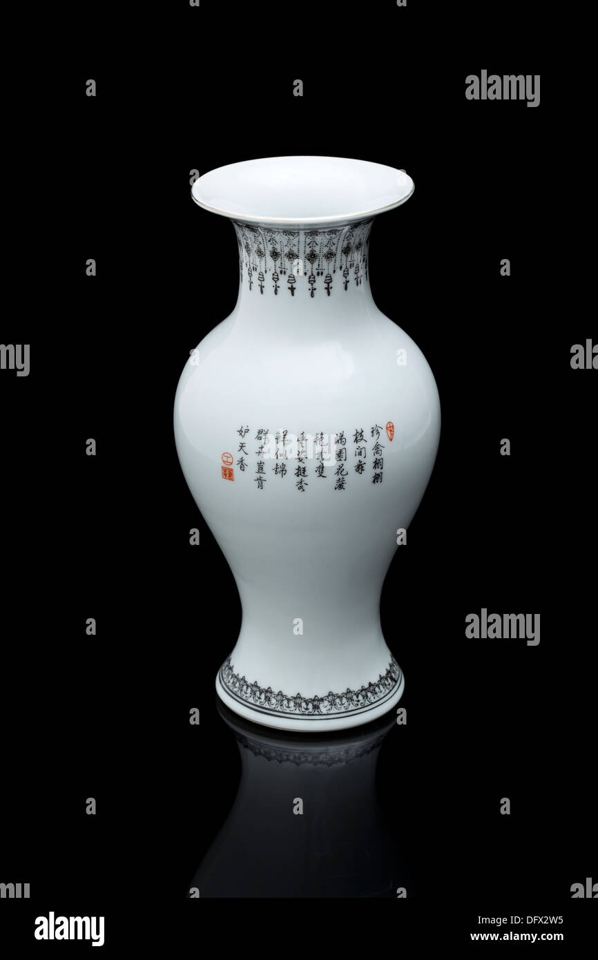 Traditional Chinese vase Stock Photo - Alamy