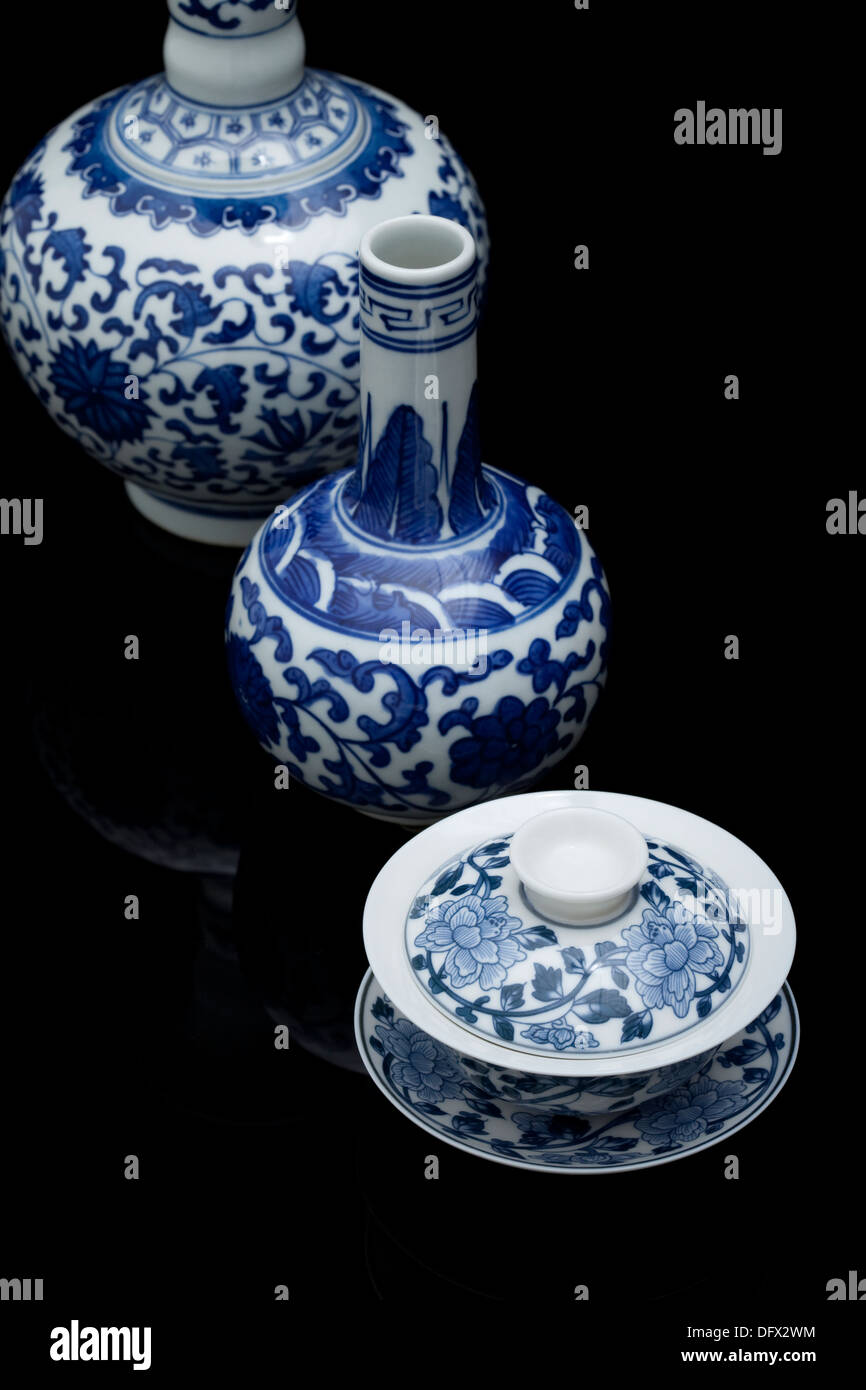 Traditional Chinese blue and white porcelain Stock Photo - Alamy
