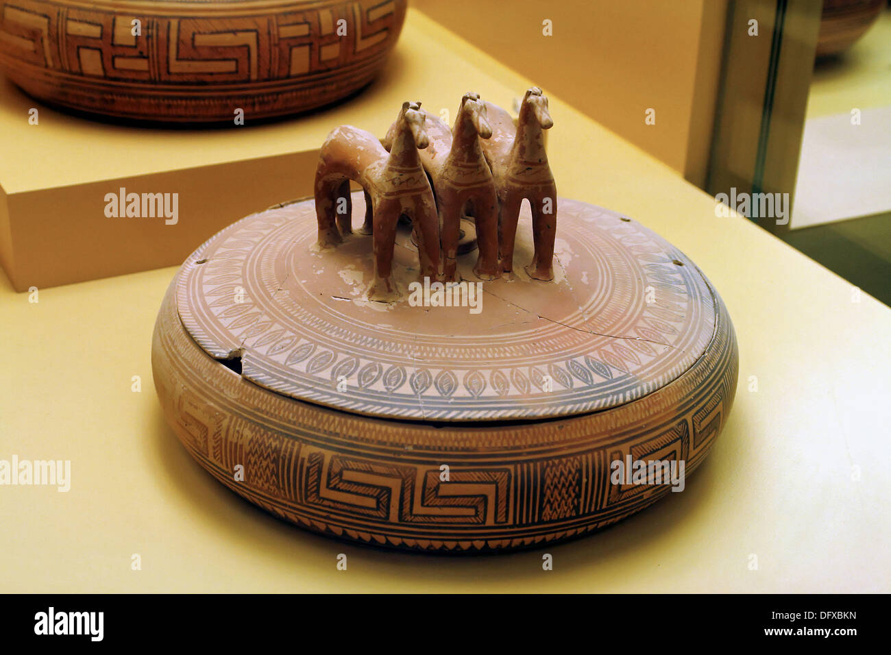 Greek pottery hi-res stock photography and images - Alamy