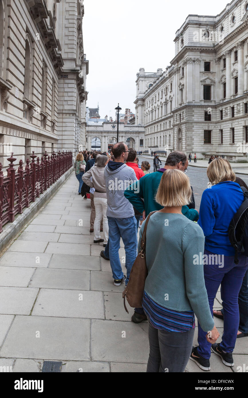 Queue of people office hi-res stock photography and images - Alamy