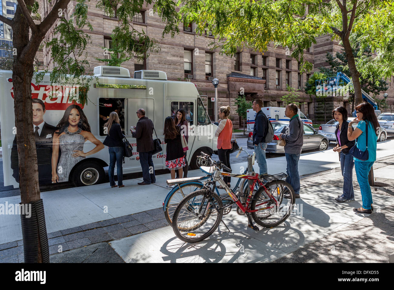 Queueing at an ice cream van hi-res stock photography and images - Alamy