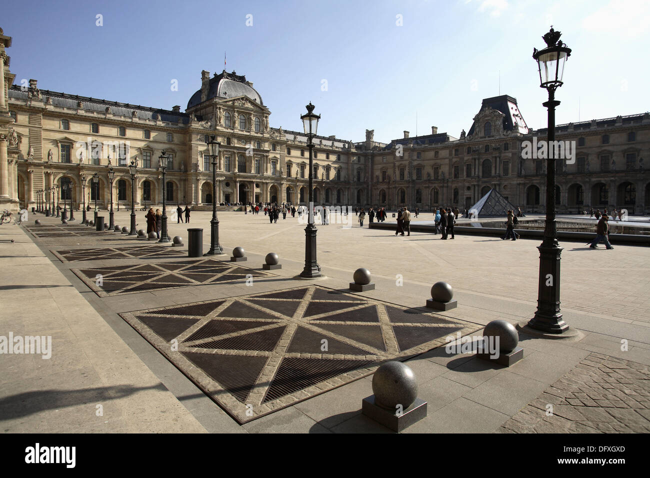 Cour paris hi-res stock photography and images - Alamy