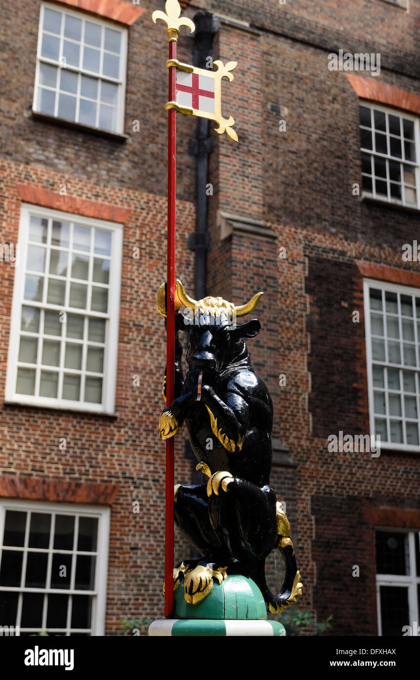 Heraldic statue of the Black Bull of Clarence at Hampton Court - London ...