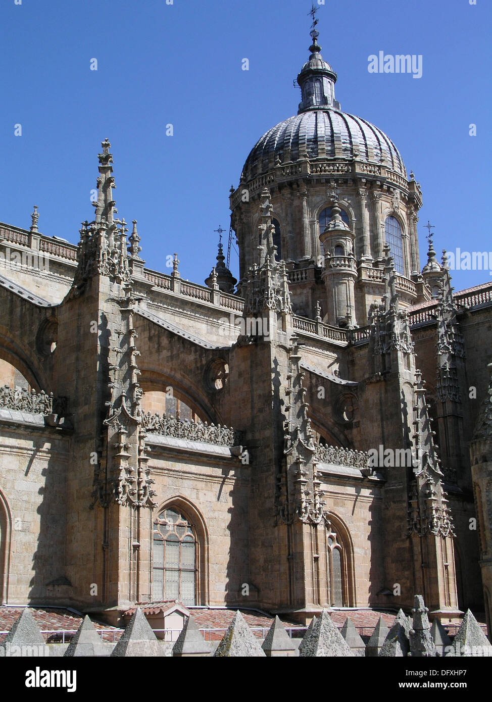 Flying buttress dome hi-res stock photography and images - Alamy