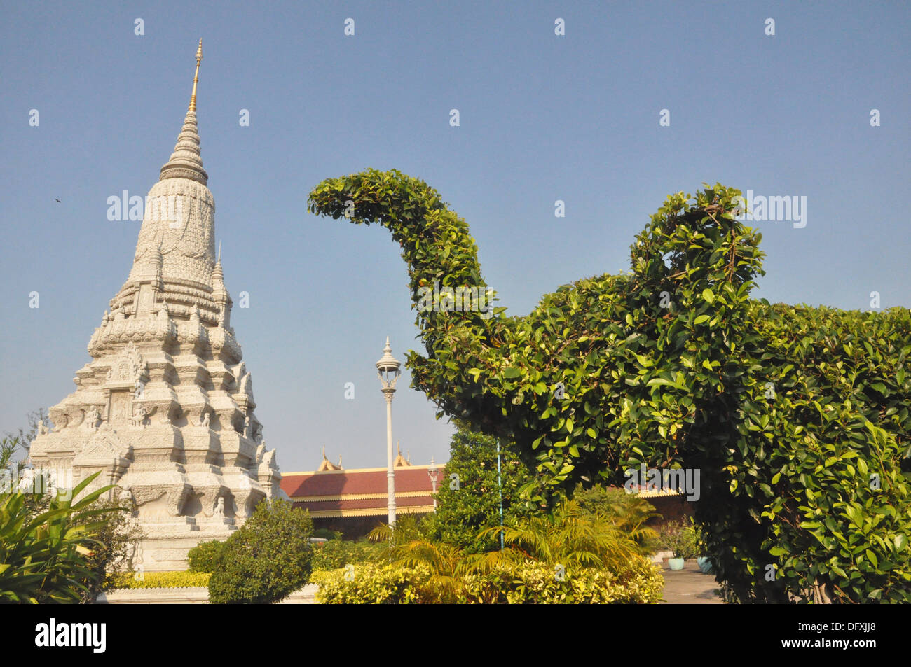 Animal shaped bush hi-res stock photography and images - Alamy