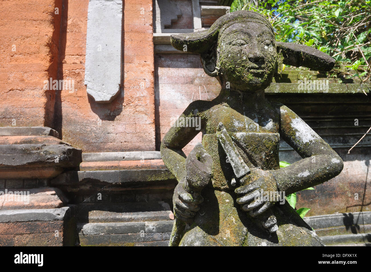 Ubud (Bali, Indonesia): statue at the entrance of a hotel Stock Photo ...