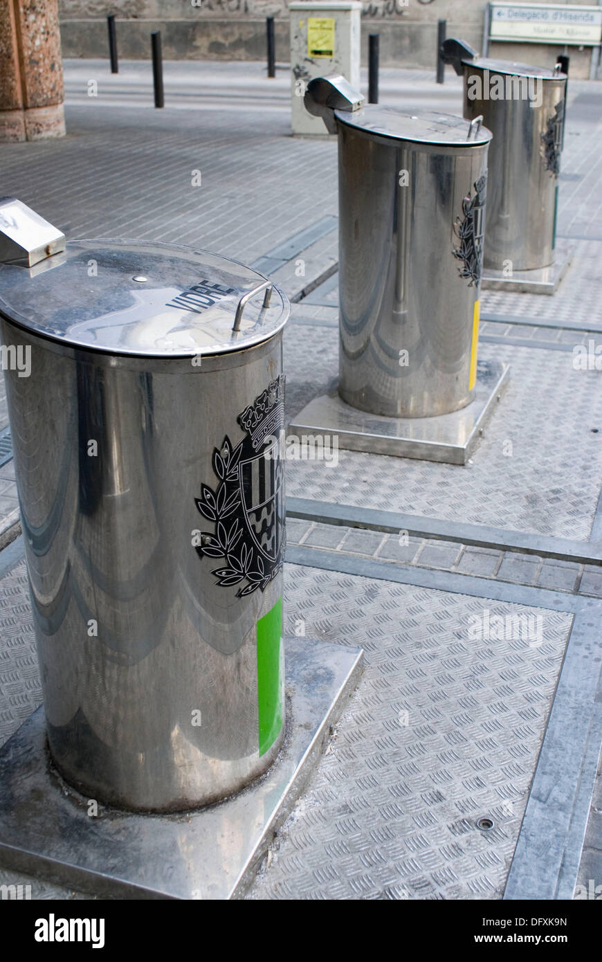 Rubbish bins barcelona spain hi-res stock photography and images - Alamy