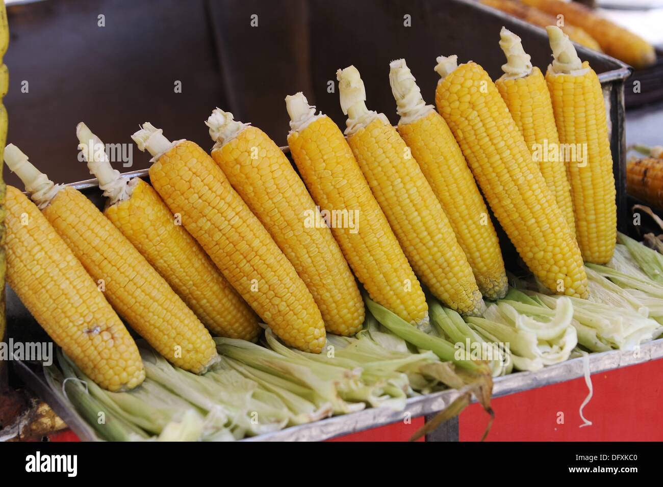 Corn on the cob stall hi-res stock photography and images - Alamy