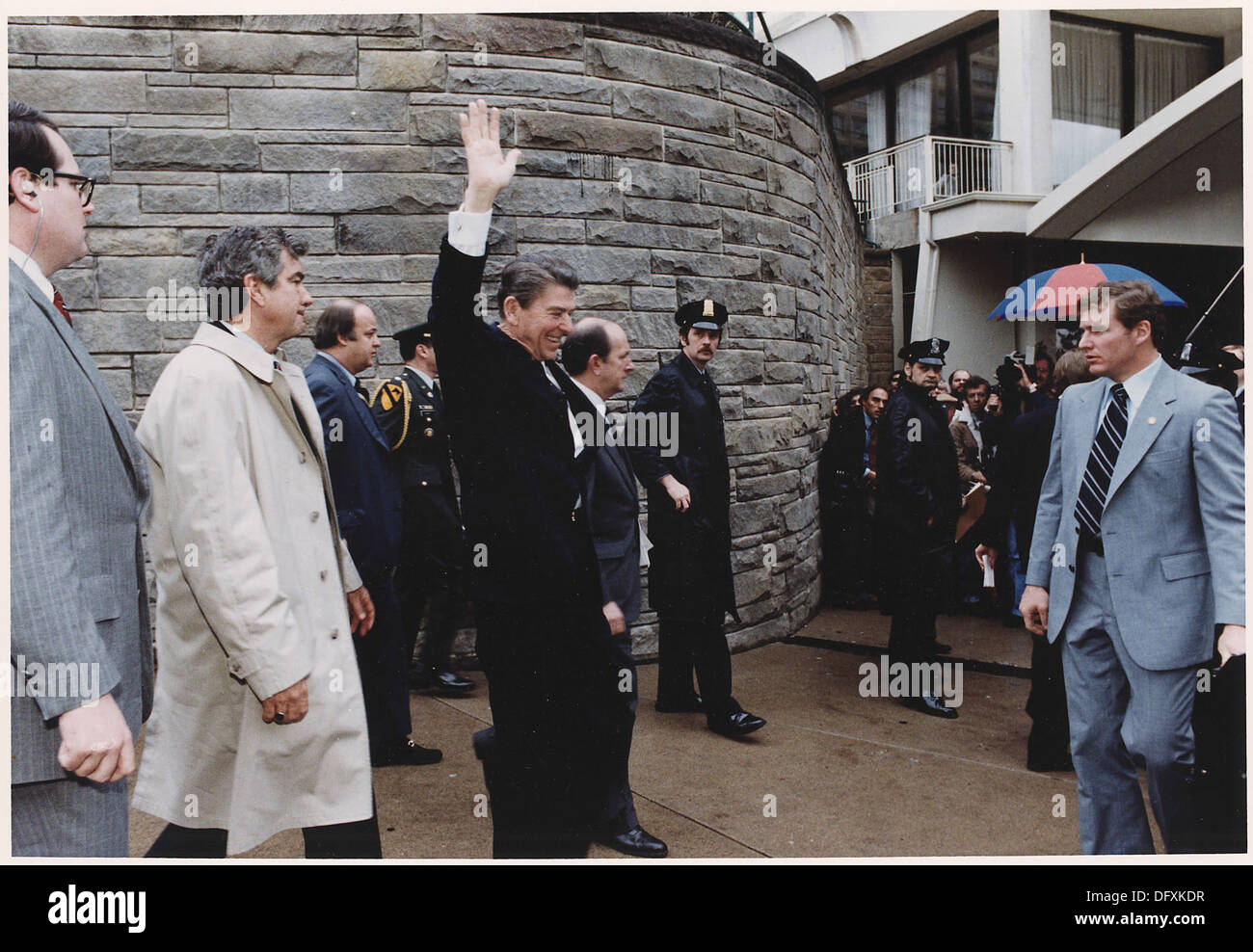 Ronald reagan assassination 1981 hi-res stock photography and images ...