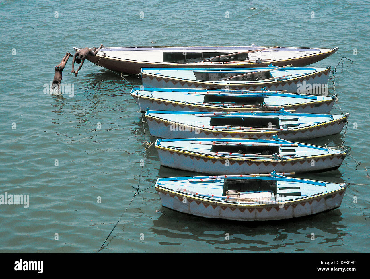 India gange children hi-res stock photography and images - Alamy