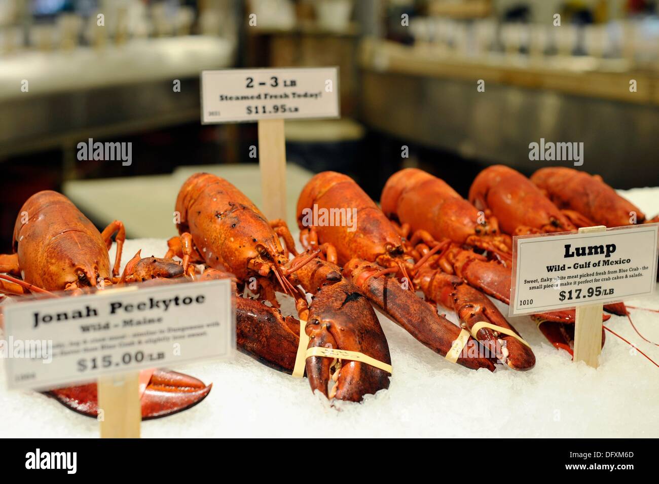 Seafood shop display of lobsters hi-res stock photography and images ...