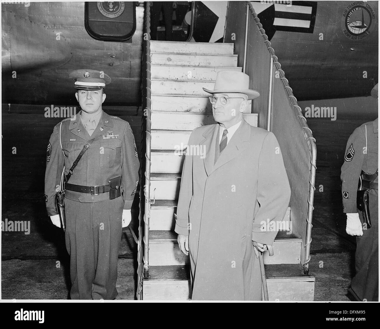 Historical moment showing president hi-res stock photography and images ...