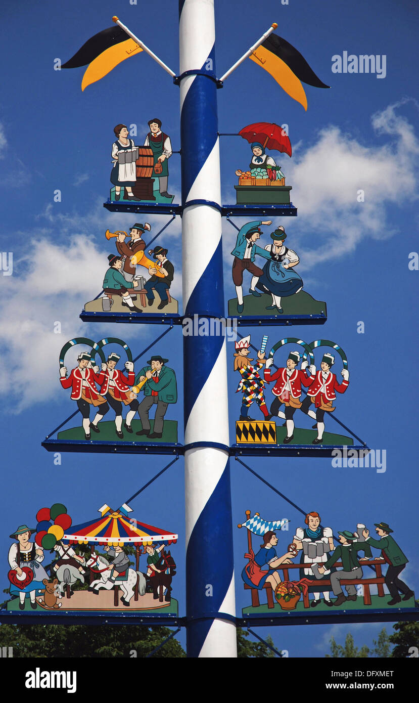 Maypole on viktualienmarkt in munich hi-res stock photography and ...