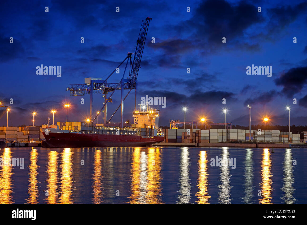 Container ship loading night hi-res stock photography and images - Alamy
