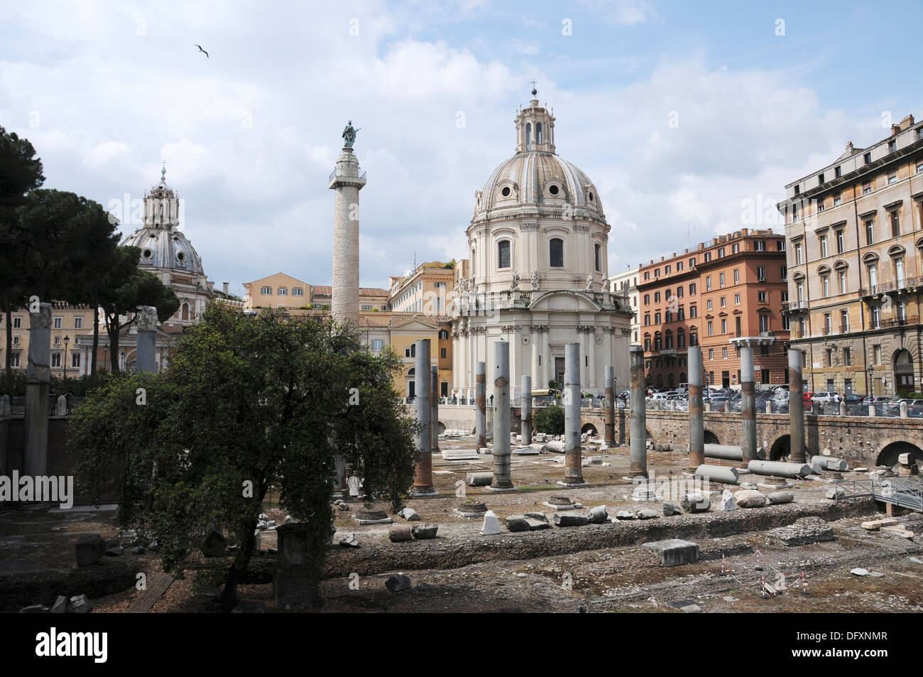 Columna traiana hi-res stock photography and images - Alamy