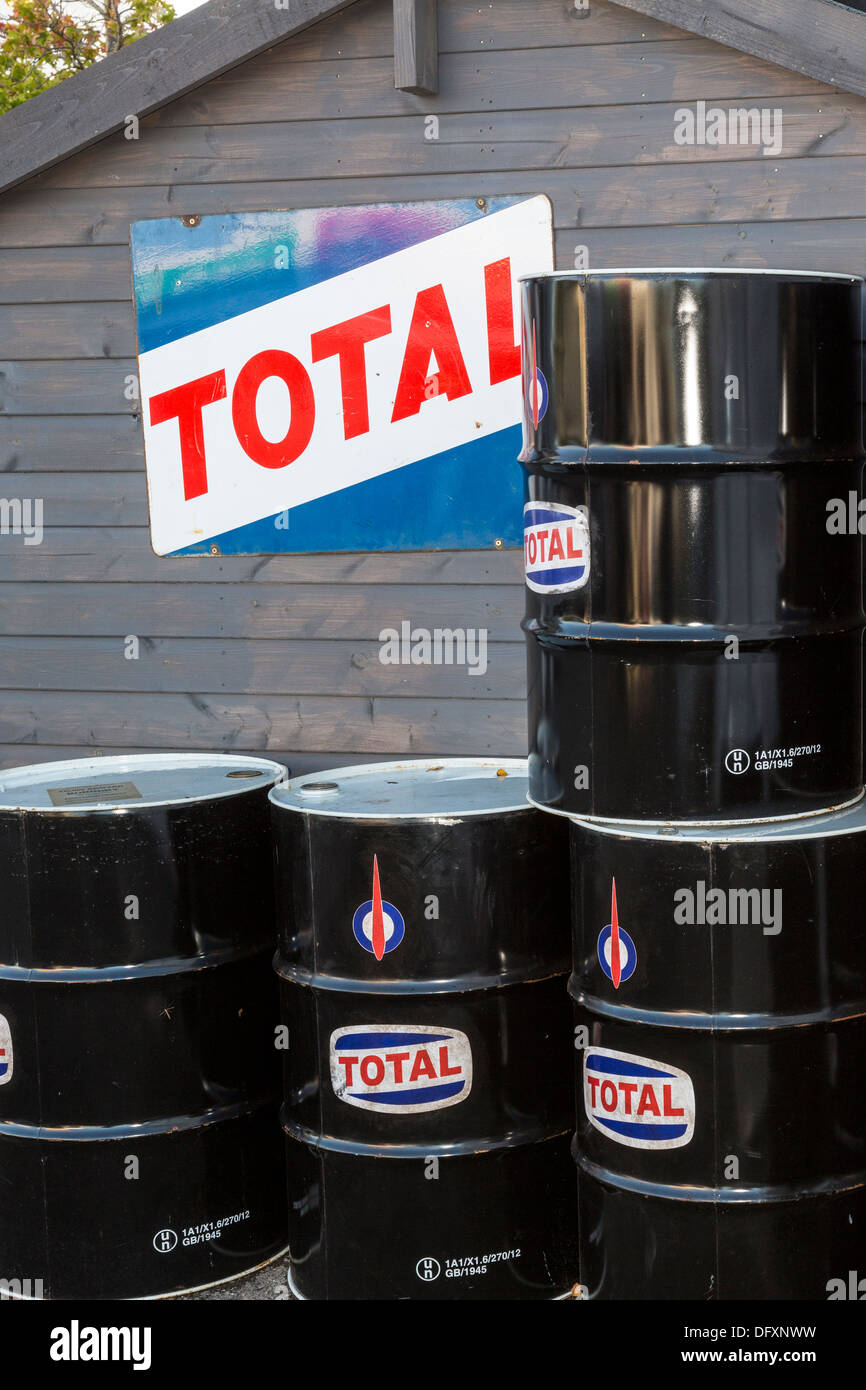 Total oil sign hi-res stock photography and images - Alamy