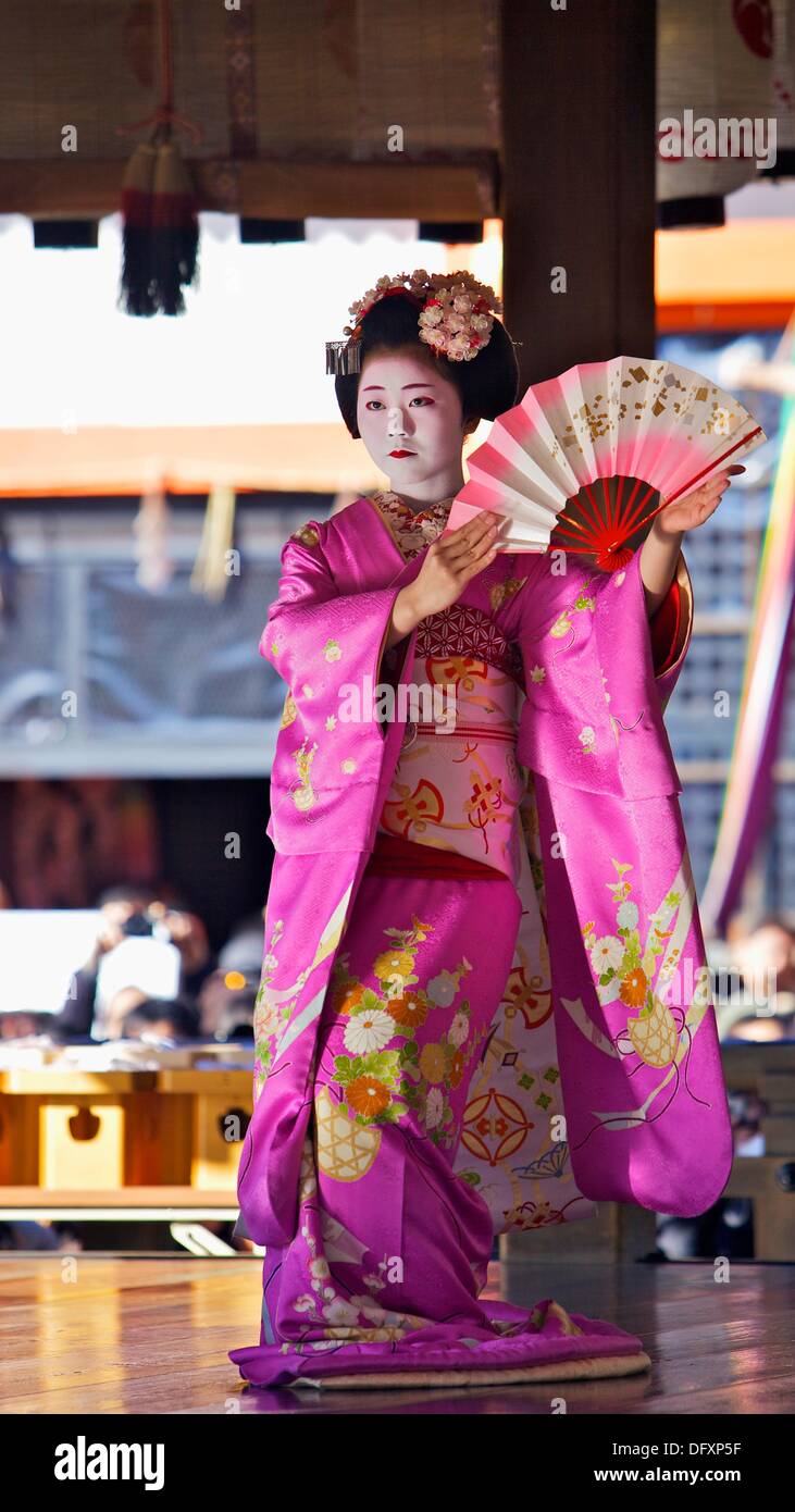 Yasaka shrine rituals hi-res stock photography and images - Alamy