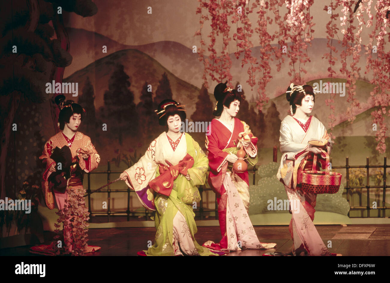 Folk dance showing hi-res stock photography and images - Alamy