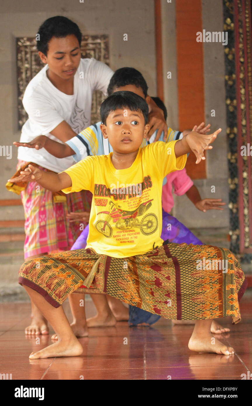 Traditional balinese dance ubud palace hi-res stock photography and ...