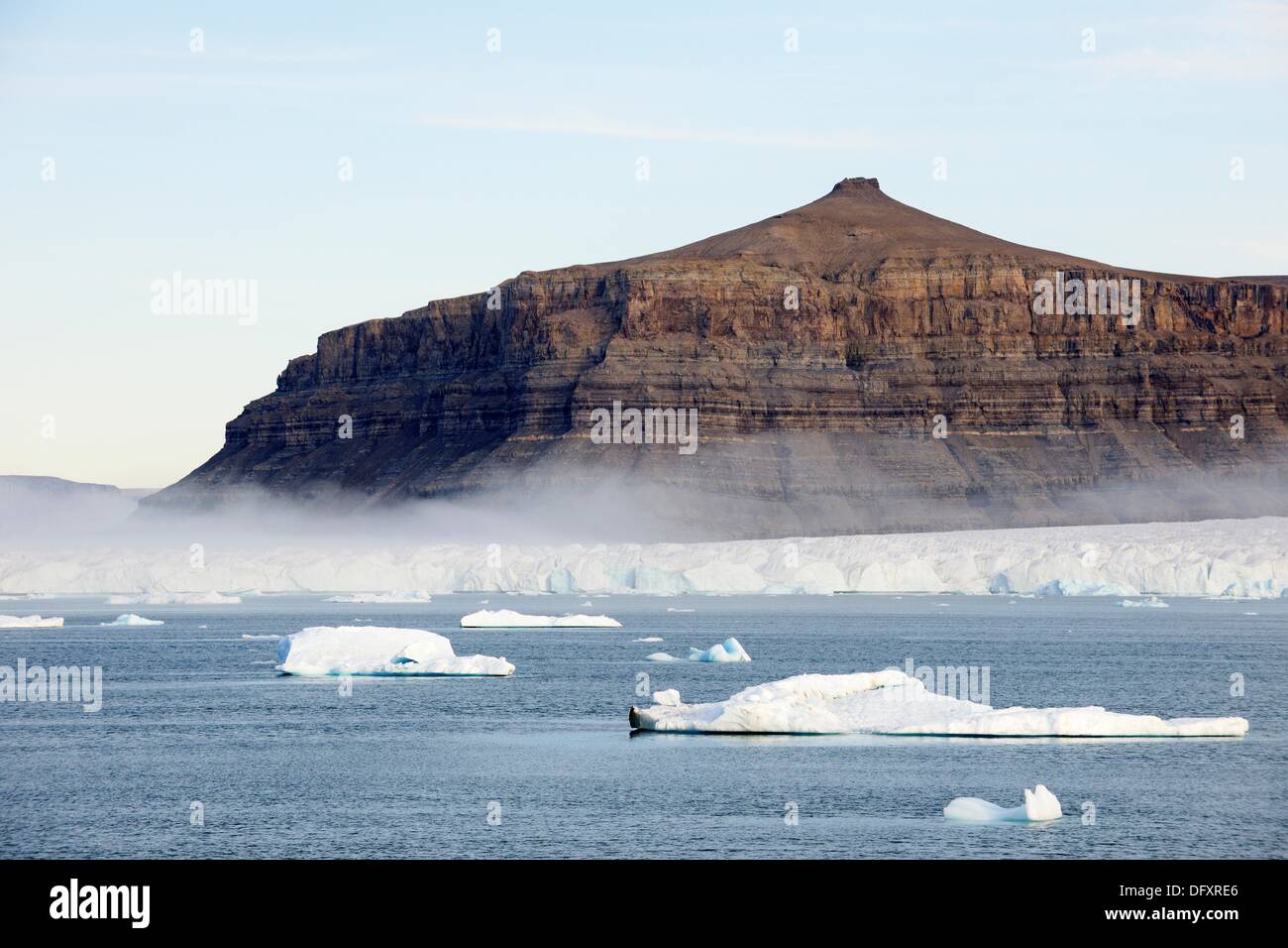 Devon island nunavut hi-res stock photography and images - Alamy