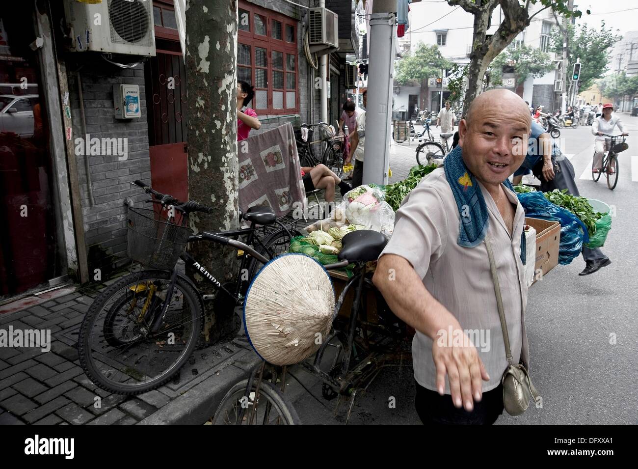 Male peddler hi-res stock photography and images - Alamy