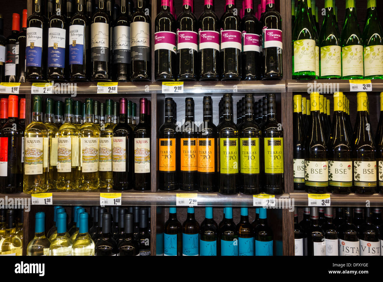 Supermarket rack hi-res stock photography and images - Alamy