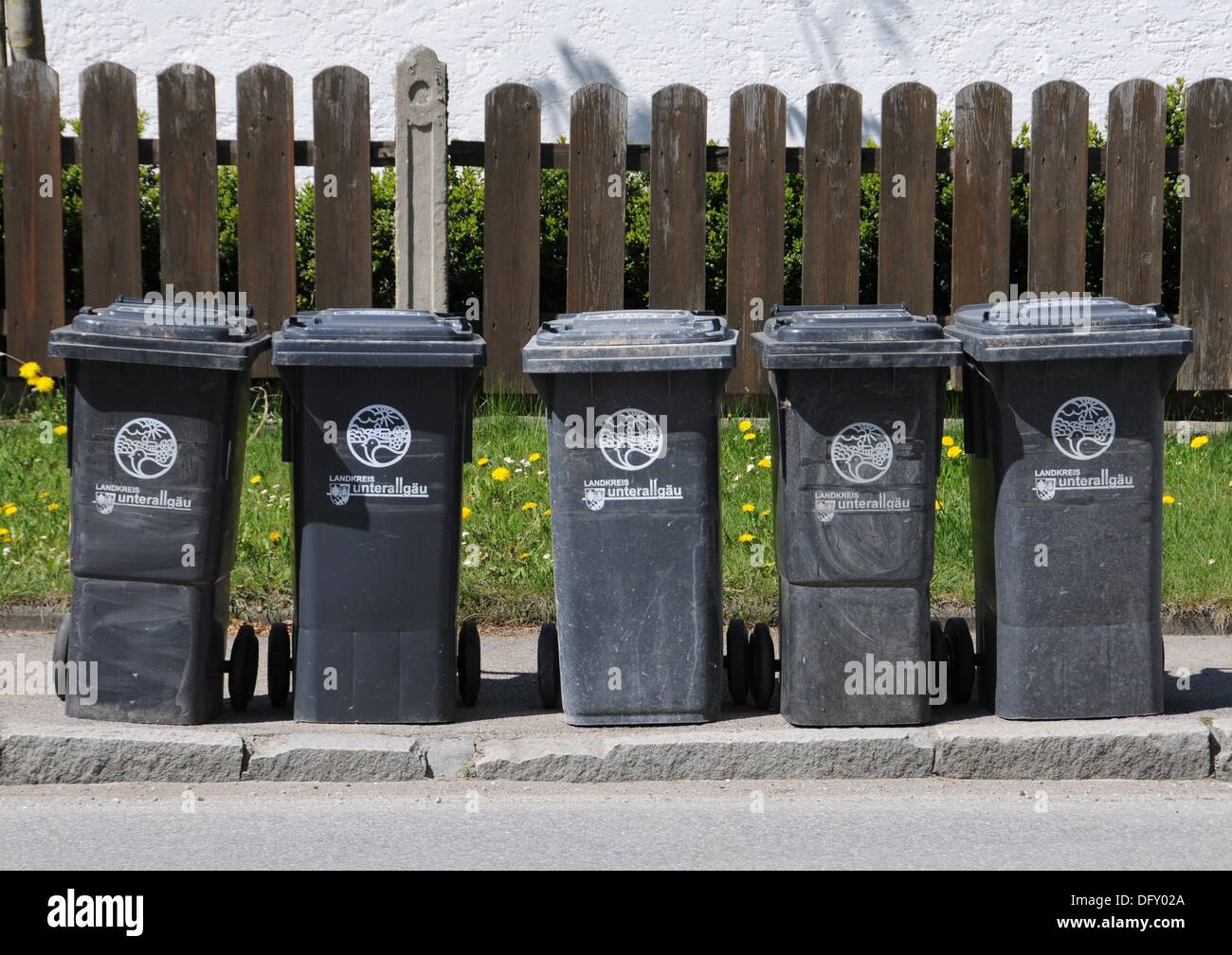 Municipal trash cans hi-res stock photography and images - Alamy