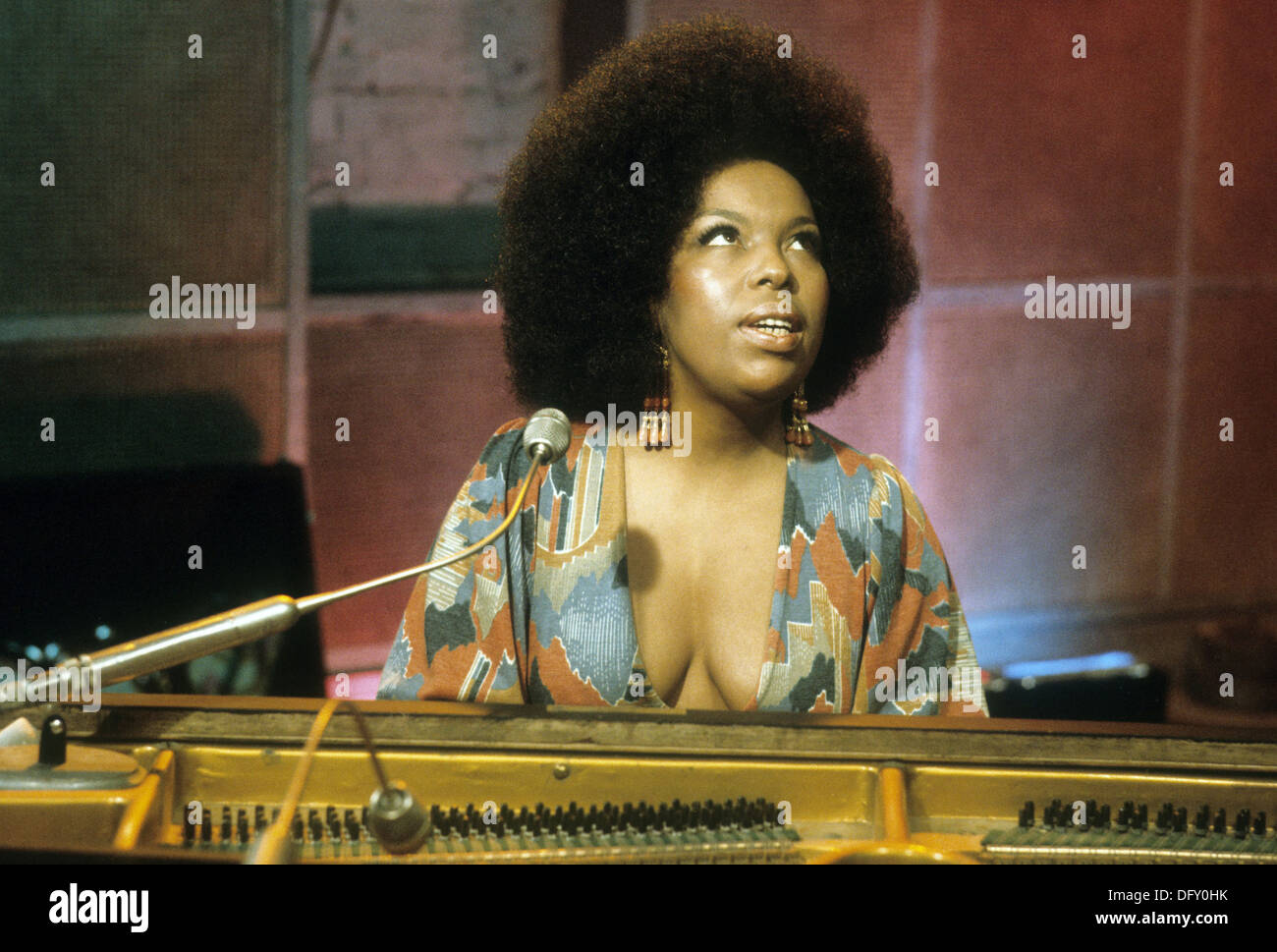 Roberta flack hi-res stock photography and images - Alamy
