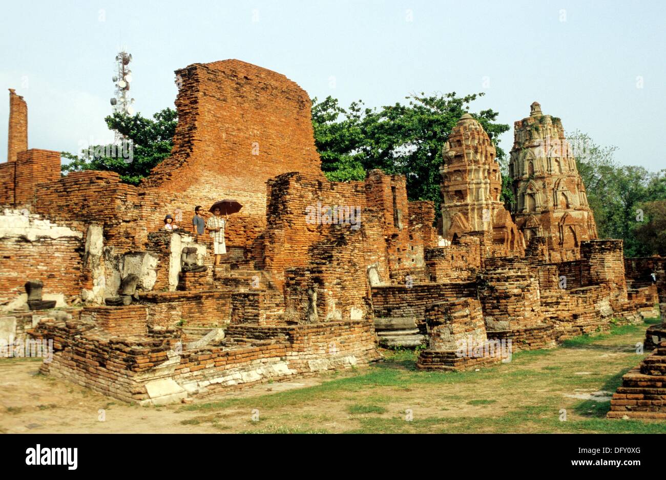 Destroyed temple ruins in Ayutthaya Stock Photo - Alamy