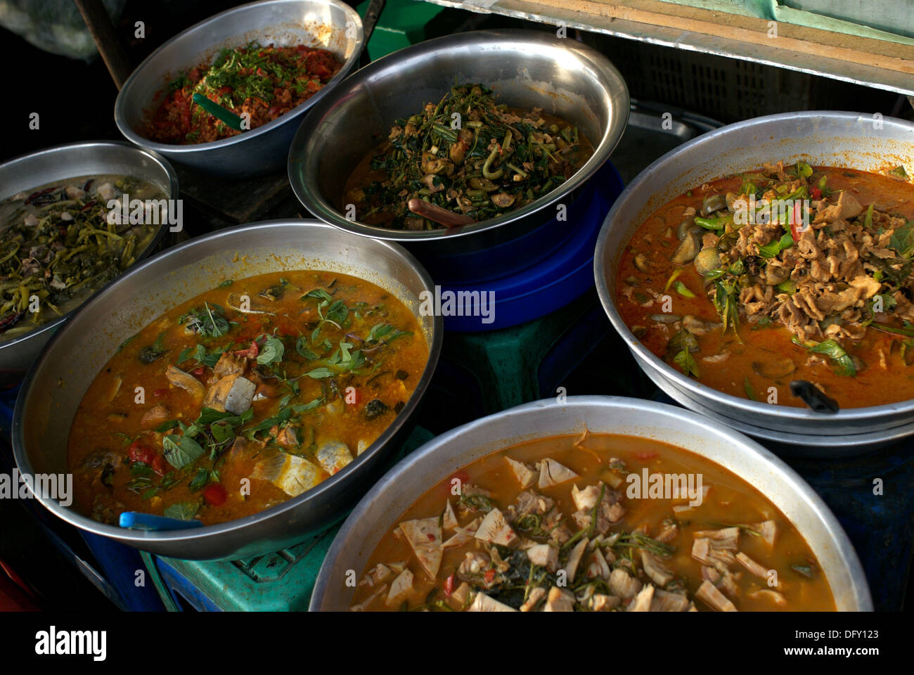 South east asian curry pot hi-res stock photography and images - Alamy