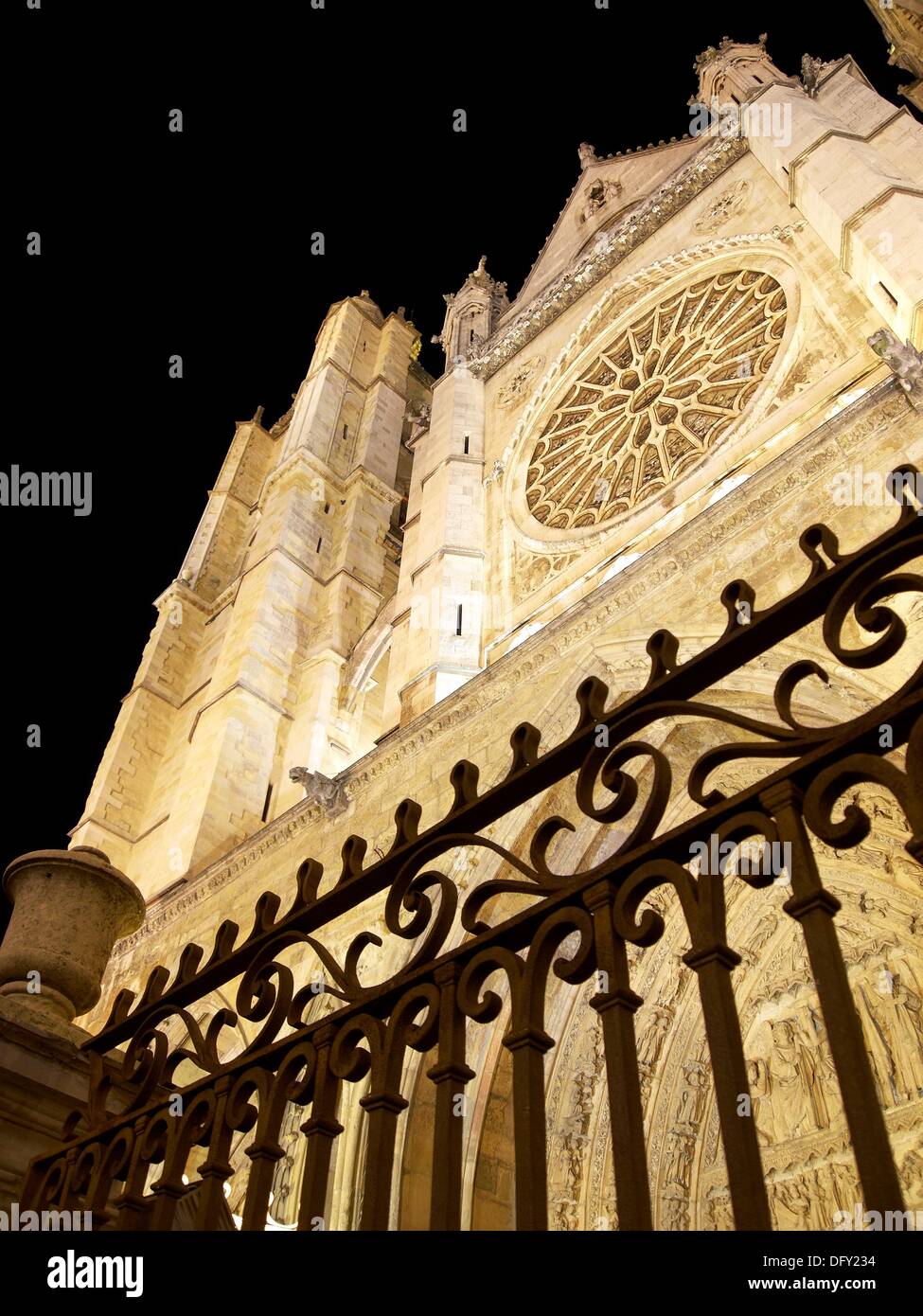 Rayonnant hi-res stock photography and images - Alamy