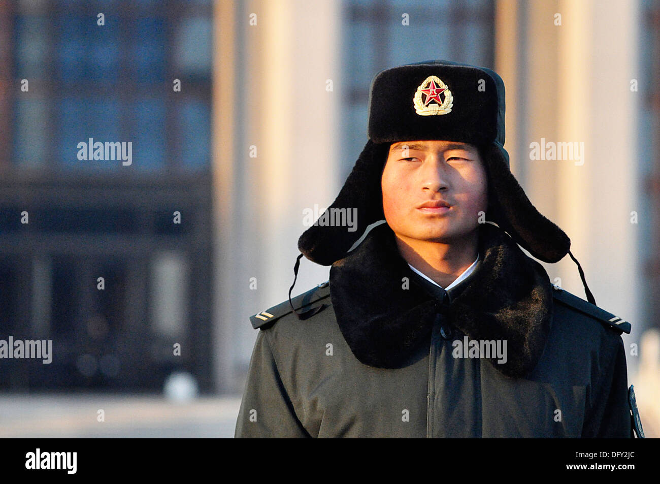 Soldier guarding hi-res stock photography and images - Alamy