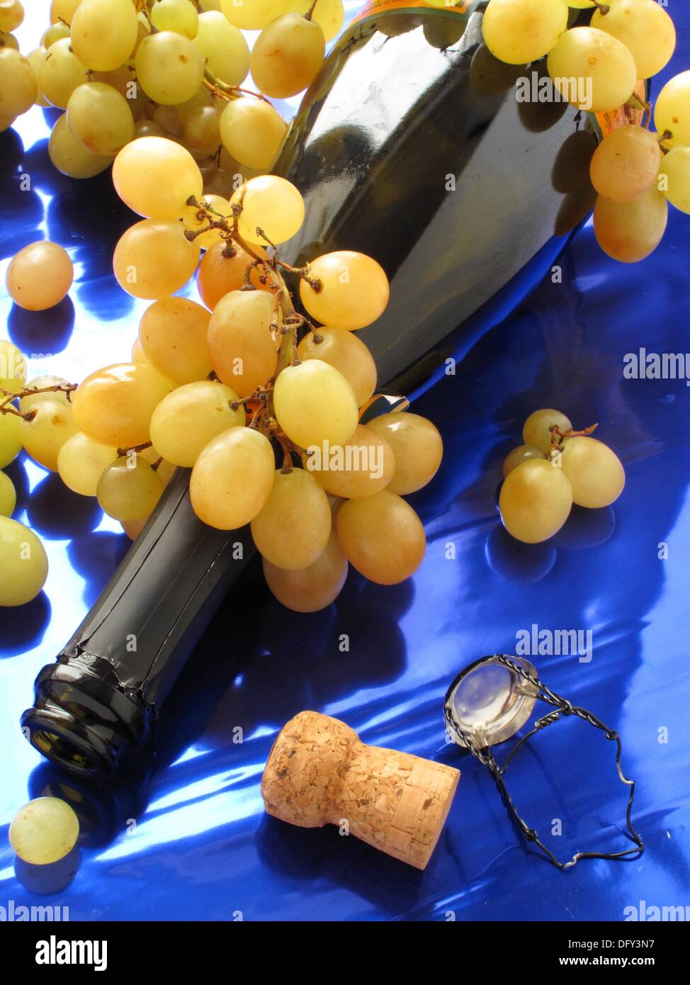 Cava stopper hi-res stock photography and images - Alamy