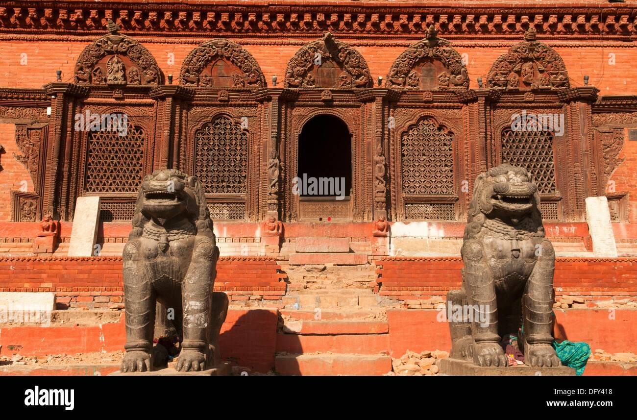 Nepal kathmandu shiva parvati temple durbar hi-res stock photography ...