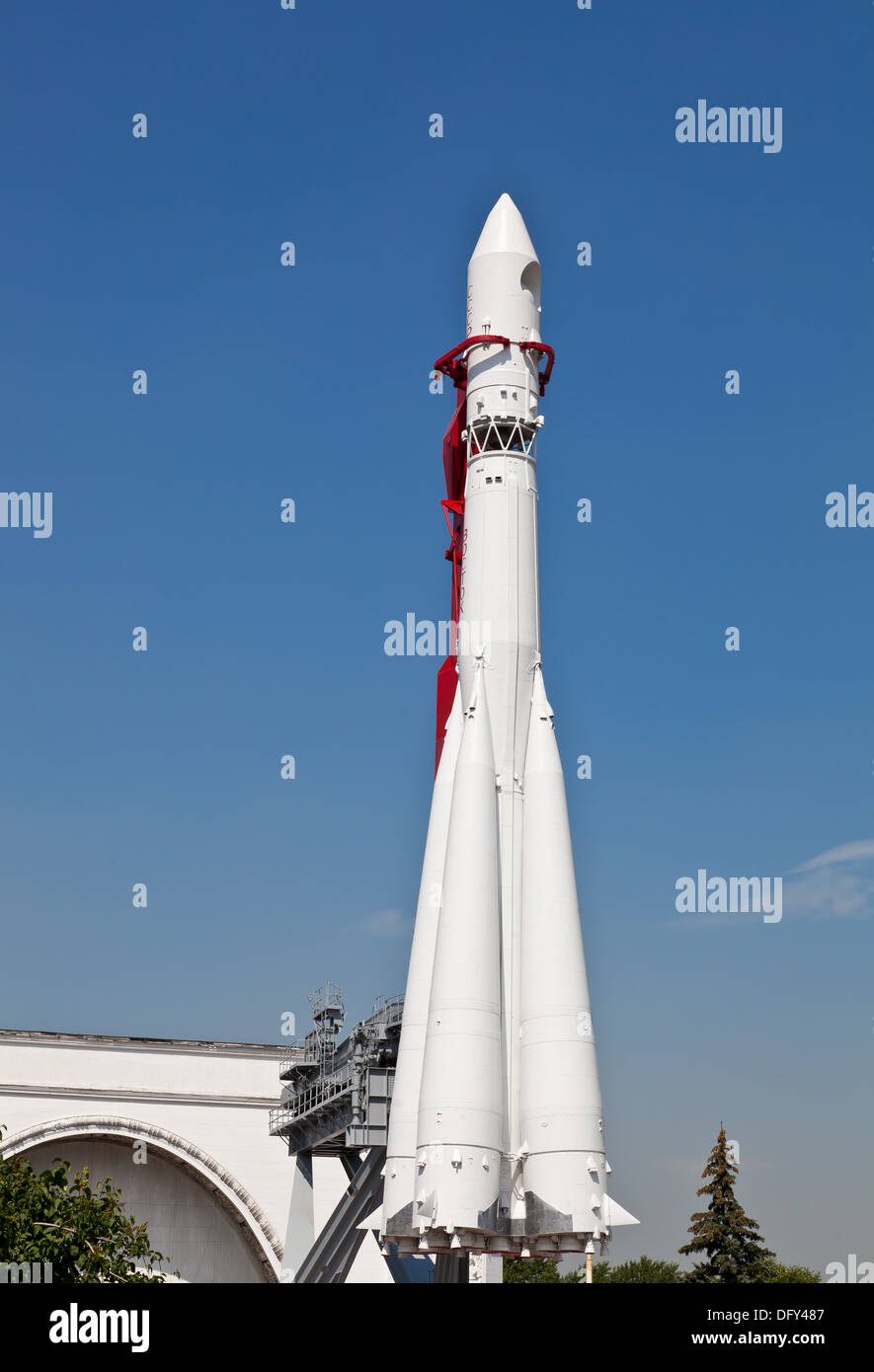 Spaceship sculpture hi-res stock photography and images - Alamy