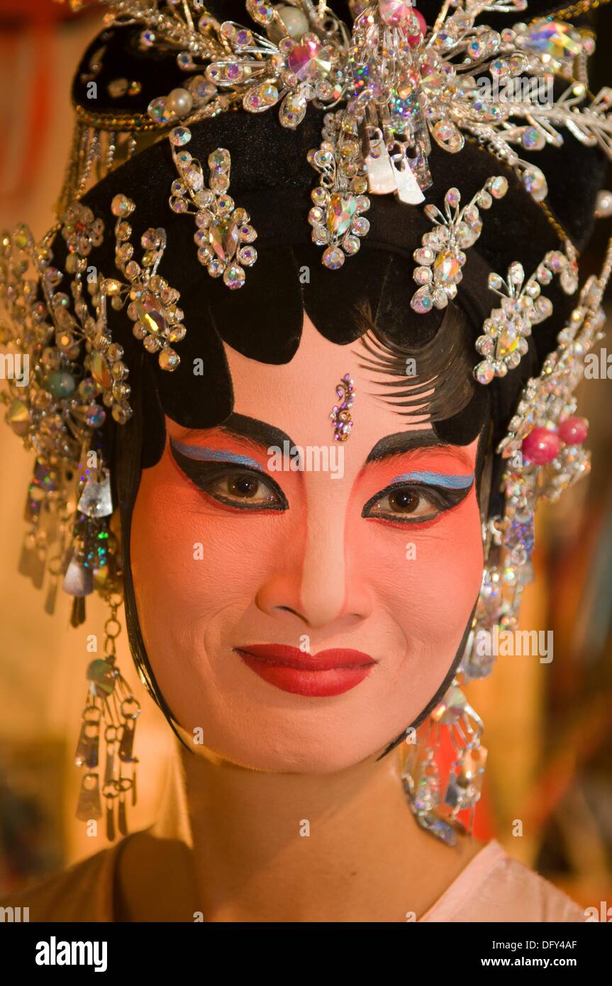 Chinese opera performer backstage in Bangkok, Thailand Stock Photo - Alamy