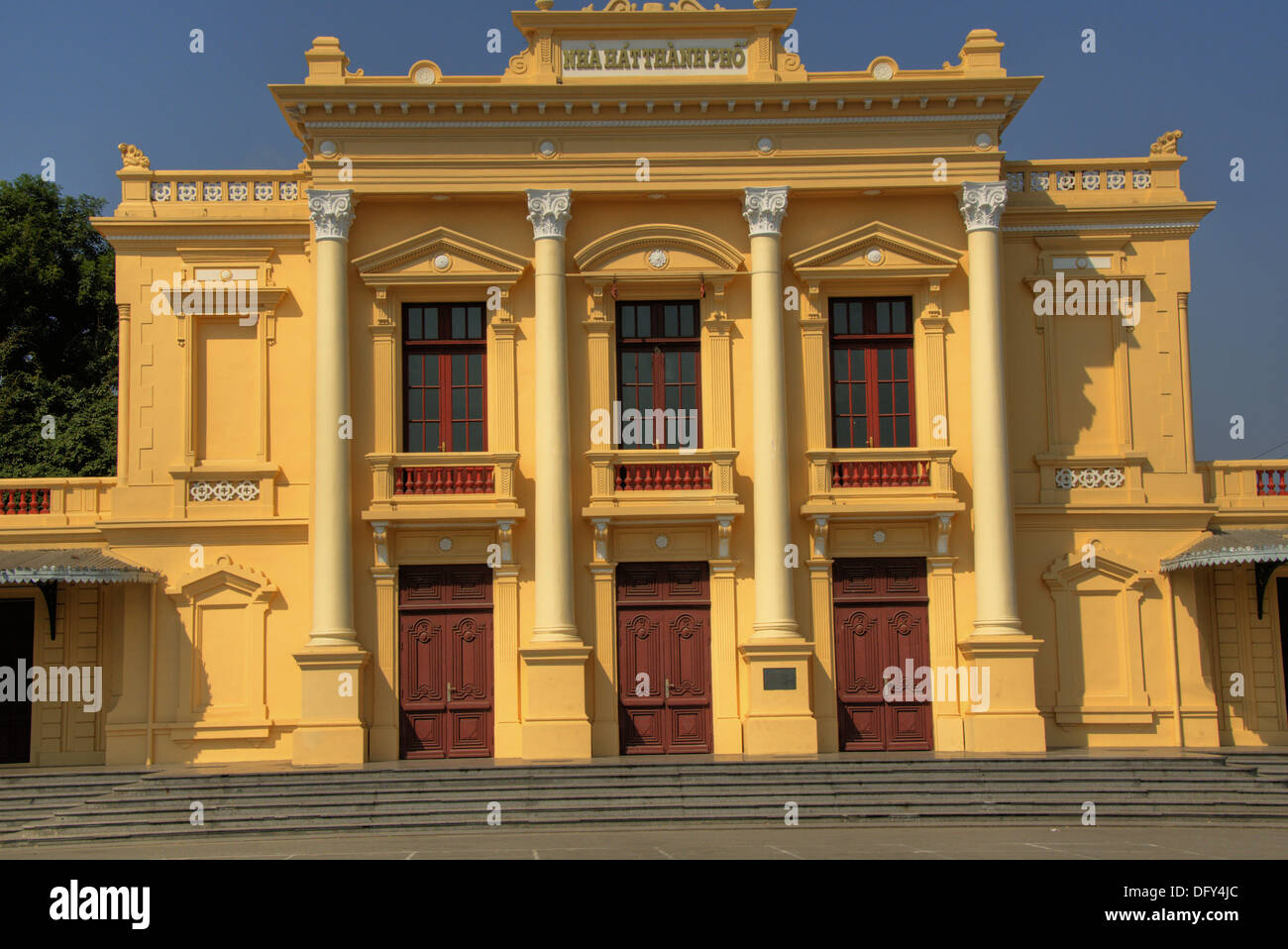 French Colonial Opera House Hanoi Stock Photos & French Colonial Opera ...