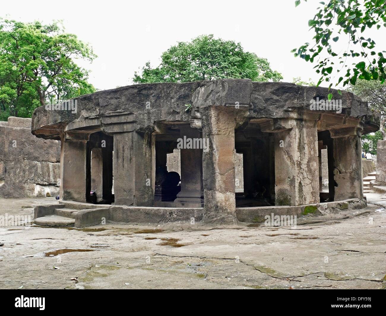 Pataleshwar temple hi-res stock photography and images - Alamy