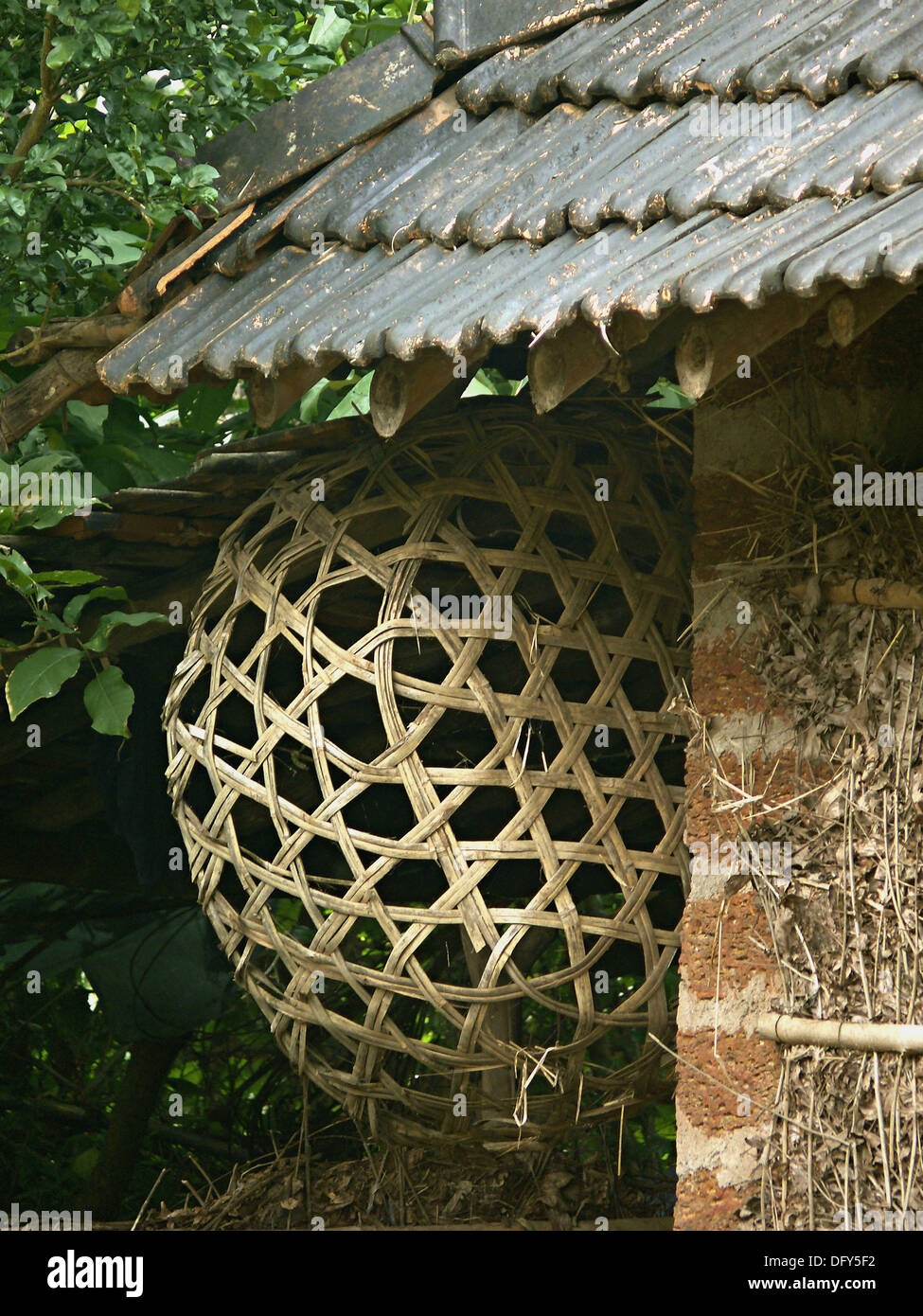 Bamboo plaiting hi-res stock photography and images - Alamy