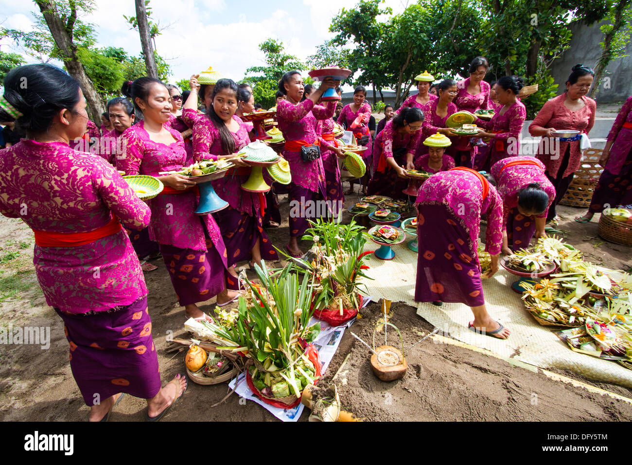 Traditional hindu ceremony hi-res stock photography and images - Alamy
