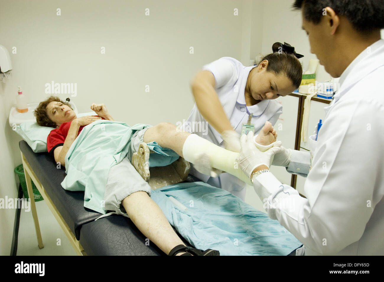 Bangkok hospital nurse doctor hi-res stock photography and images - Alamy