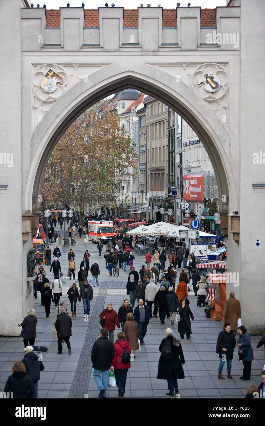 Marienplatz street gate hi-res stock photography and images - Alamy