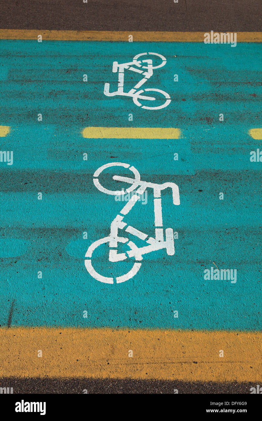 Path bicycle hi-res stock photography and images - Alamy
