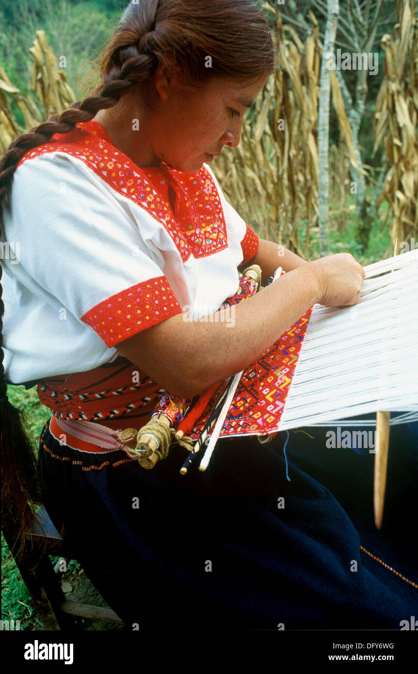 Skilled indian weaver hi-res stock photography and images - Alamy