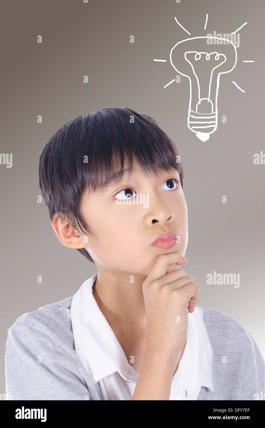 A young child is thinking a drawing of a light bulb Stock Photo - Alamy
